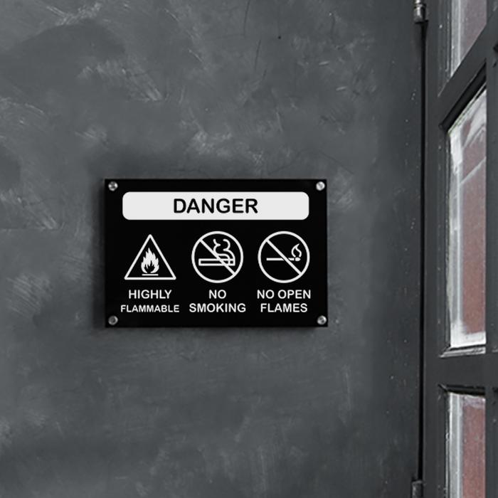 Jual Sign Danger Highly Flammable Akrilik Sticker + 1 Set Baut ...
