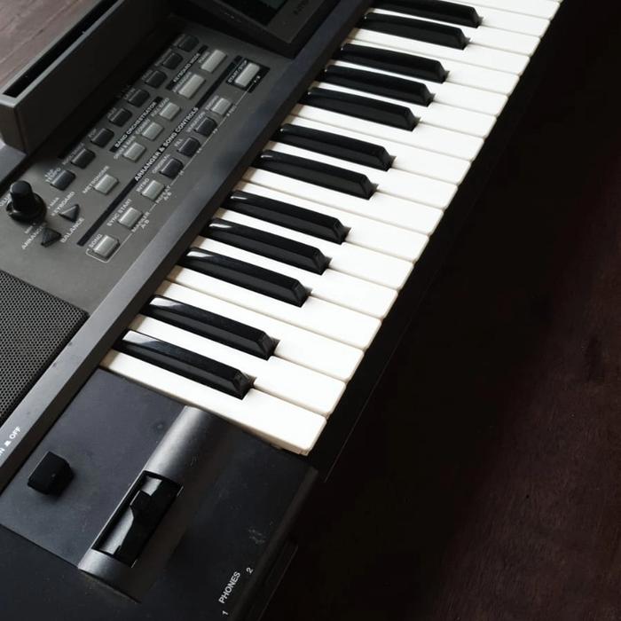 Jual Dijual Paket lengkap Keyboard Roland E-09 Interactive Arranger ...