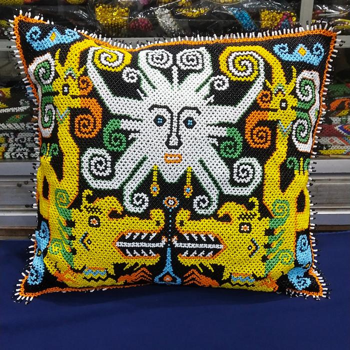 Jual Sarung Bantal Sofa Full Manik khas dayak - Kota Samarinda ...