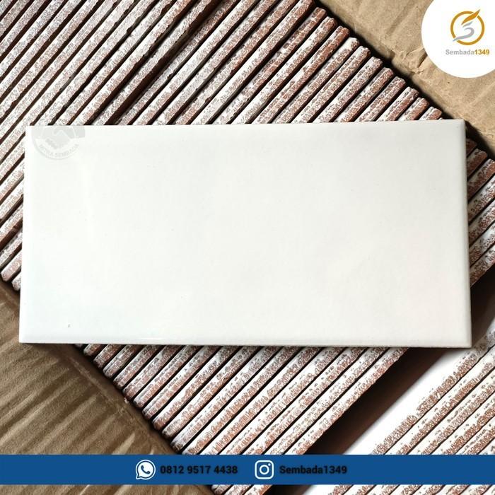 Jual Backsplash Tile Putih Non Bevel / Keramik Kita 10 x 20 cm - Kota ...