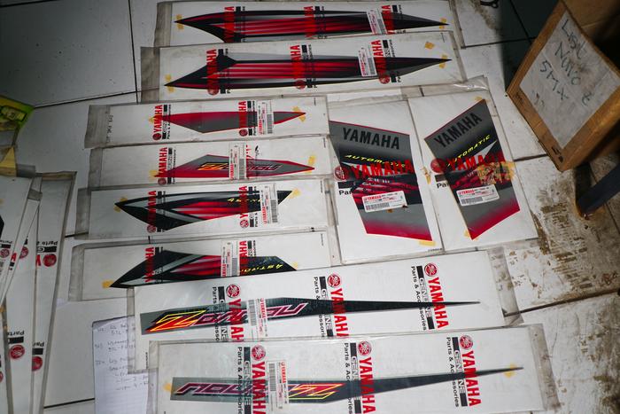 Jual STRIPING STICKER GRAPHIC YAMAHA NOUVO Z 2005 MERAH ORI FULLSET ...