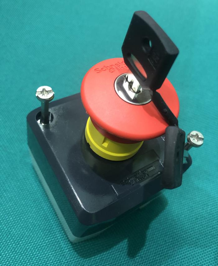Jual SCHNEIDER EMERGENCY STOP KEY RELEASE COMPLETE BOX - Jakarta Barat ...