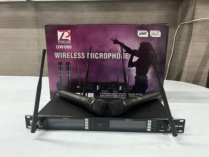 Jual MICROPHONE WIRELESS PASLINE UW 600 - MIC BODY BESI - 4 ANTENNA ...