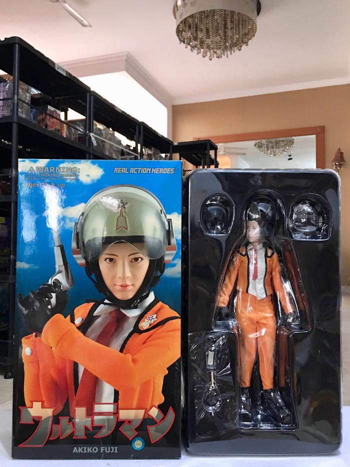 Jual AKIKO FUJI ULTRAMAN 12 inch LANGKA!! RARE!! MEDICOM RAH FIGURE ...