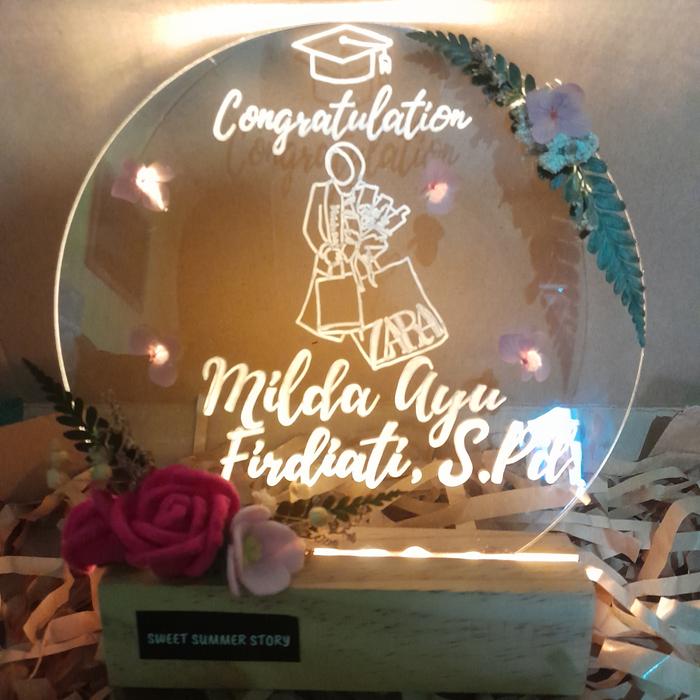 Jual Akrilik Custom Bulat Ilustrasi foto graduation, wedding, birthday ...