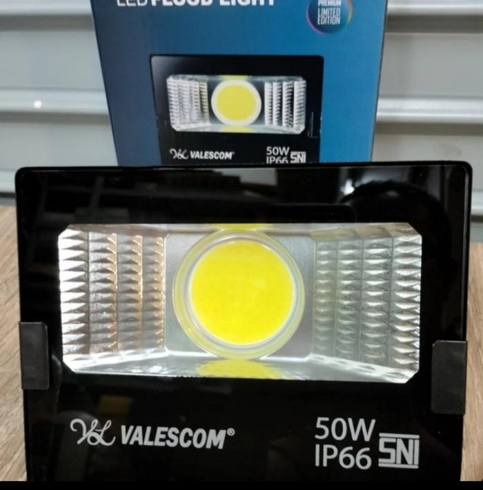 Jual Lampu Sorot AC 50 Watt Tembak IP66 Valescom LED Flood Light Cool Putih - Jakarta Barat ...