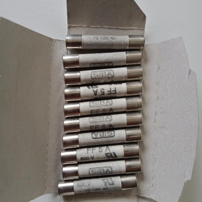 Jual FUSE KERAMIK FF 5A 6,3x32 FF5 5A SIBA FF5A 7012540 FUSE FF5A ...