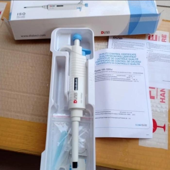 Jual DLAB micropippete plus 1000-5000uL autoclavable micropipet cap 5ML ...