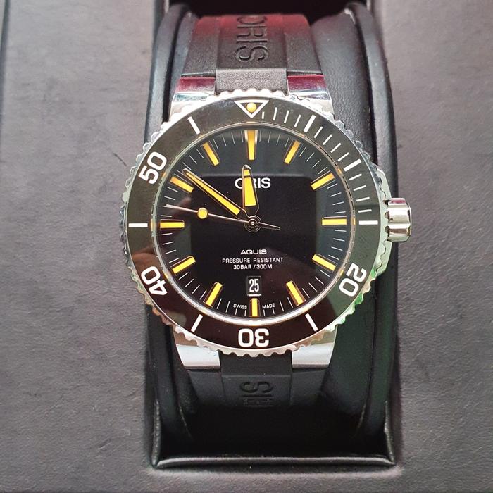 Jual jam Oris Aquis Date Black Dial Automatic Oris caliber 733 - Kota ...