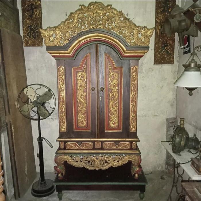 Jual Lemari Ukir Naga Kolonial Kayu Jati Gold Prada Lawas Jadul Tua ...