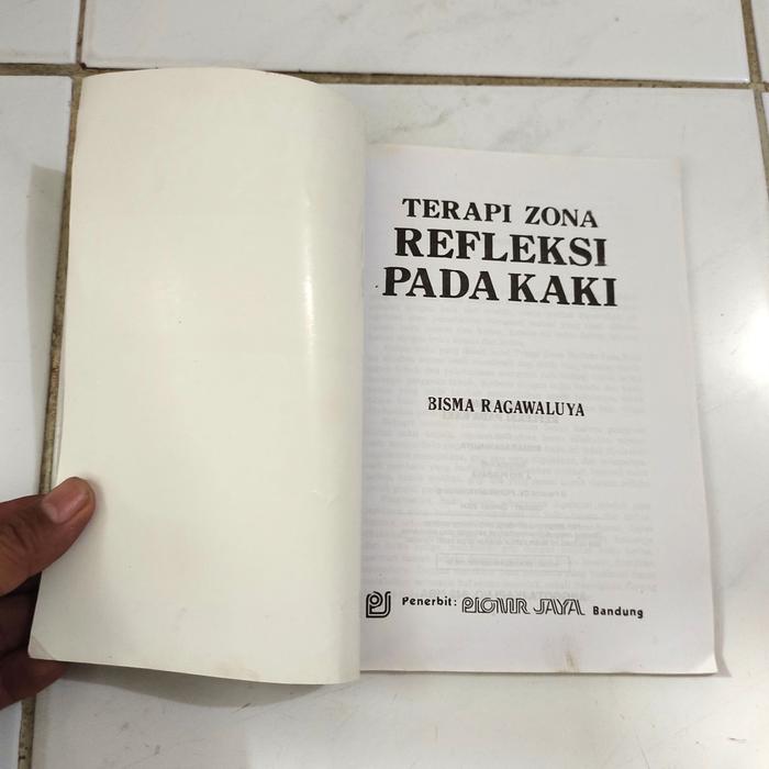 Jual Buku Terapi Zona Refleksi Pada Kaki Oleh Bisma Ragawaluya Di ...