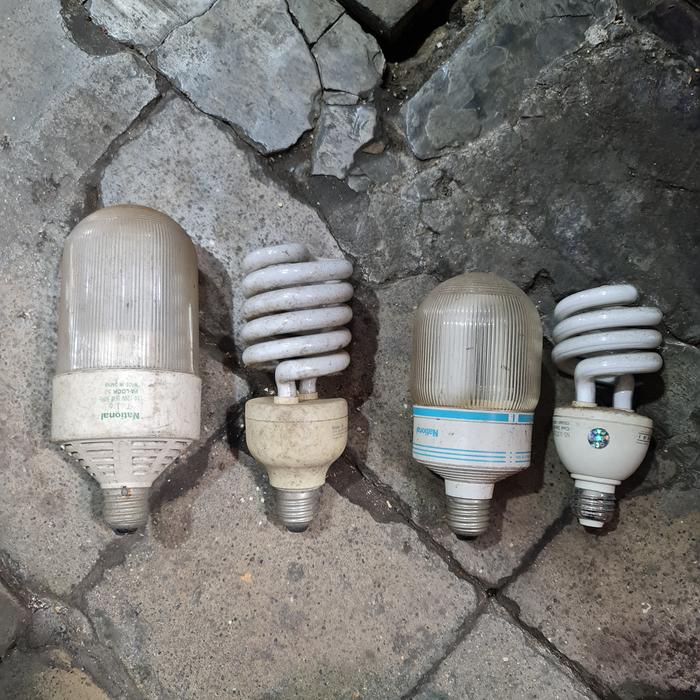 Jual Lampu Dop Dot Cahaya Listrik Meja Dinding Teras Tangga Bekas Dan ...