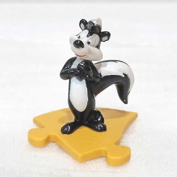 Jual Figure KFC Looney Tunes Island Puzzle 1995 Pepe Le Pew - Kota ...