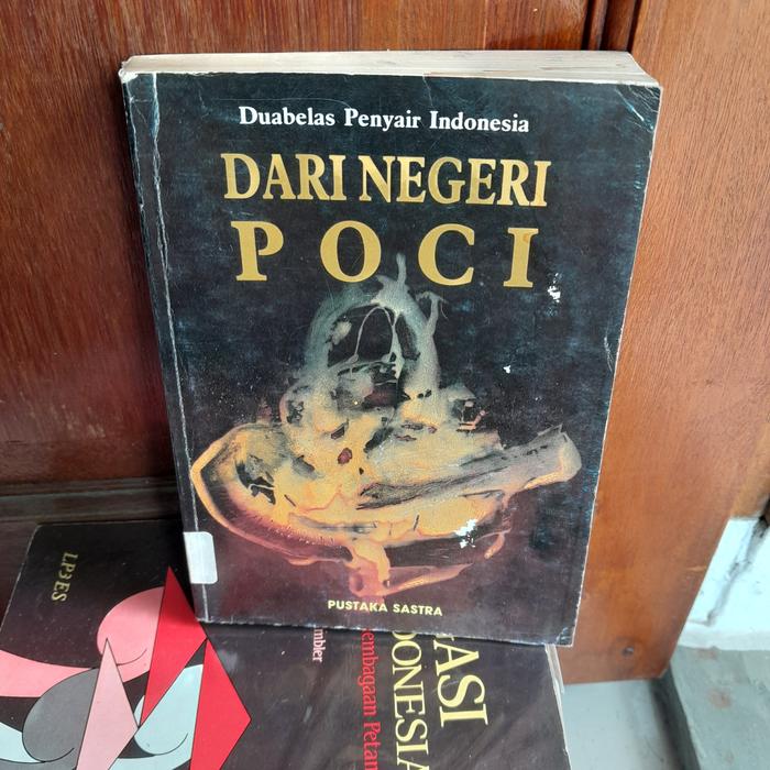 Jual 12 penyair Indonesia dari negeri poci - Kota Depok - toko buku ...