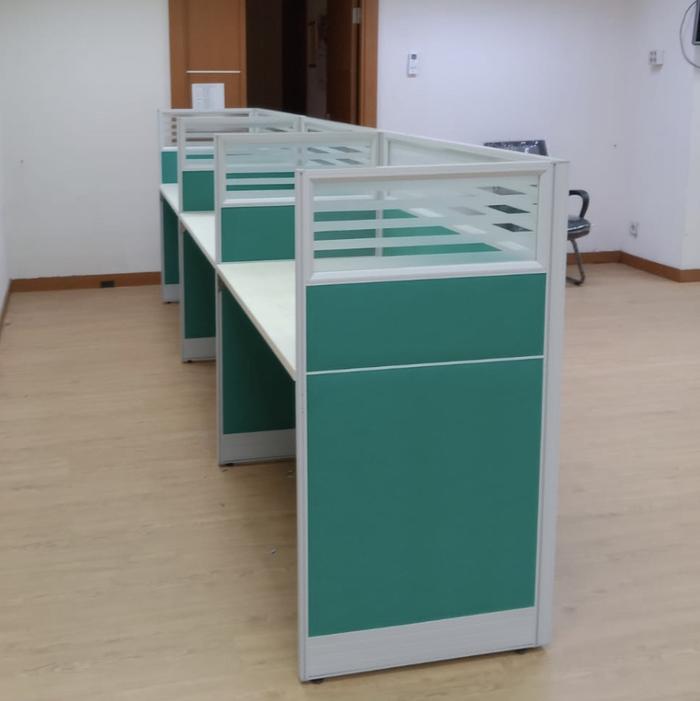 Jual Meja partisi kantor 3 staff sejajar panel fabric kaca - Kota ...