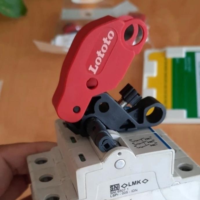 Jual Lototo LS2394 Safety Loto Universal Miniature Circuit Breakers ...