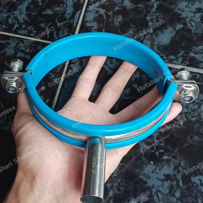 Jual Clamp Pipa Stainless 304 5 " inchi 127-130 mm Karet Biru Holder ...