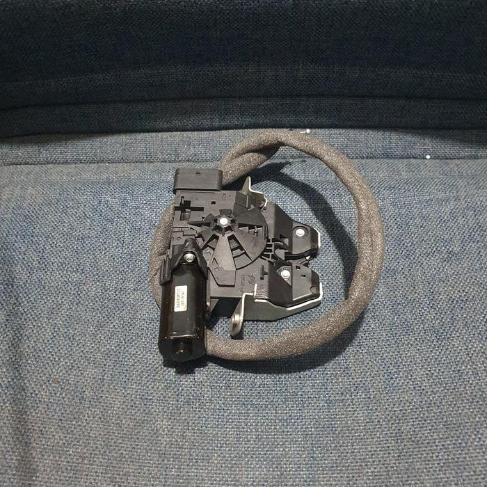 Jual motor aktuator kunci bagasi mercedes benz W222 W217 W231 ...