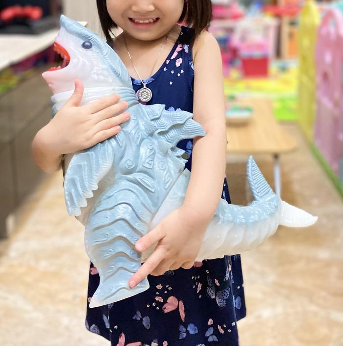 Promo Sunguts Megalodon - Kaiju Collecribles - King Shark Sofubi ...