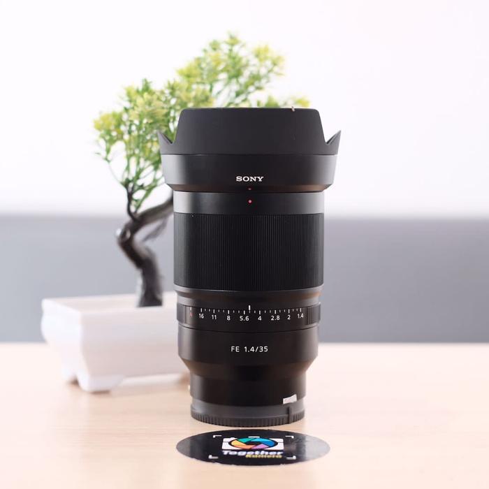 Jual lensa fix Carl Zeiss Carl Zeis Zeiss Zeis 35mm f1.4 for Sony ...
