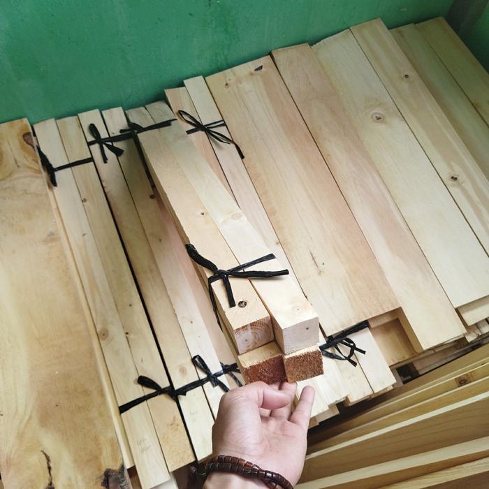 Jual kayu pinus baru ( bukan jati belanda ) 4x4 cm - Kota Cimahi ...