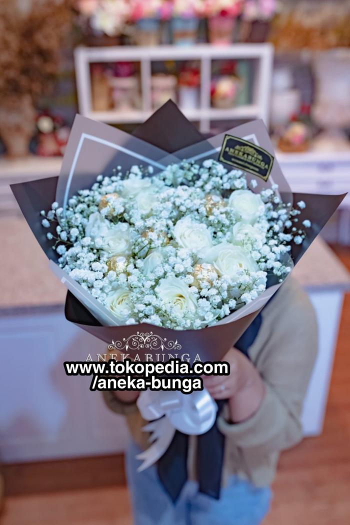 Jual Buket Bunga Mawar Putih Coklat Ferrero White Bouquet Flower Bucket ...
