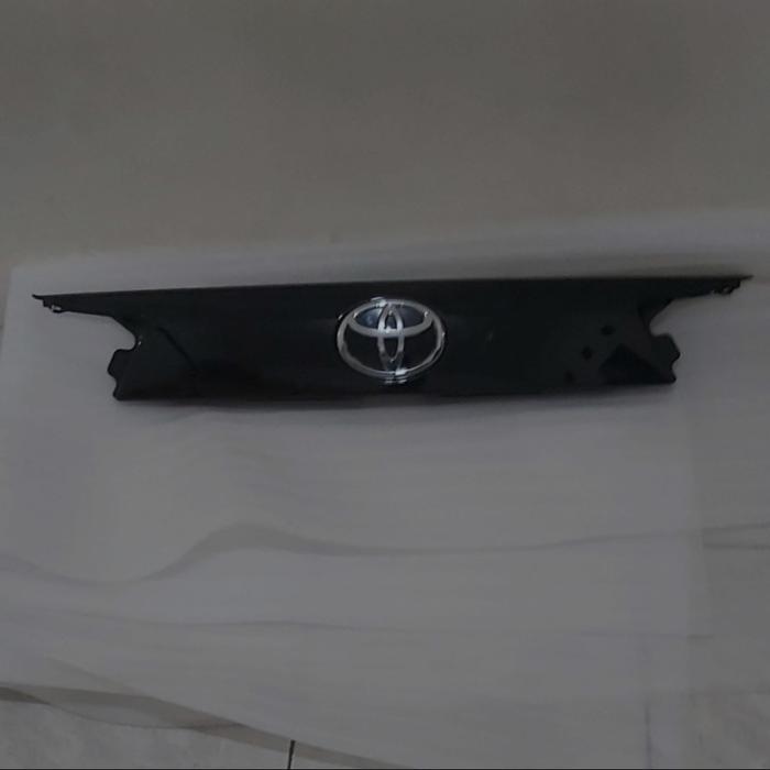 Jual Trunklid Bagasi Innova Reborn Venturer Black Piano Original - Kota ...