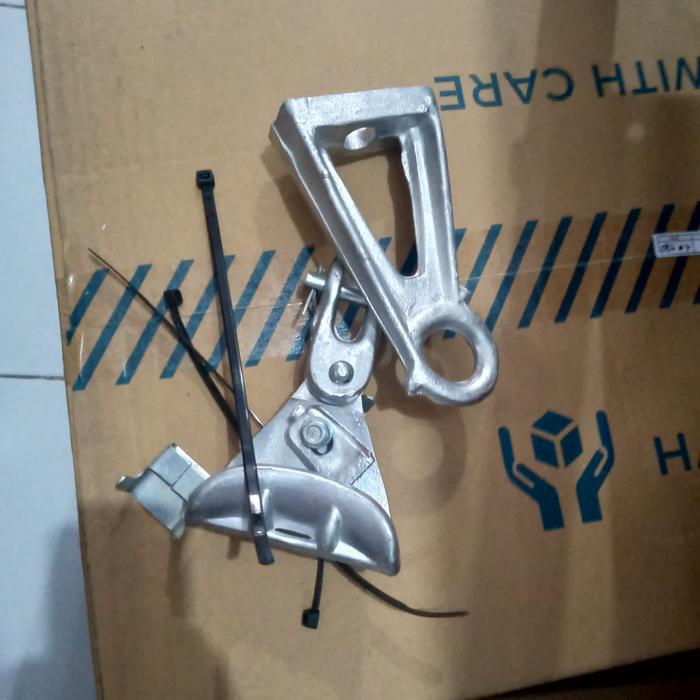 Jual Suspension Clamp Bracket Gantungan Kabel SR Twisted - Kota ...