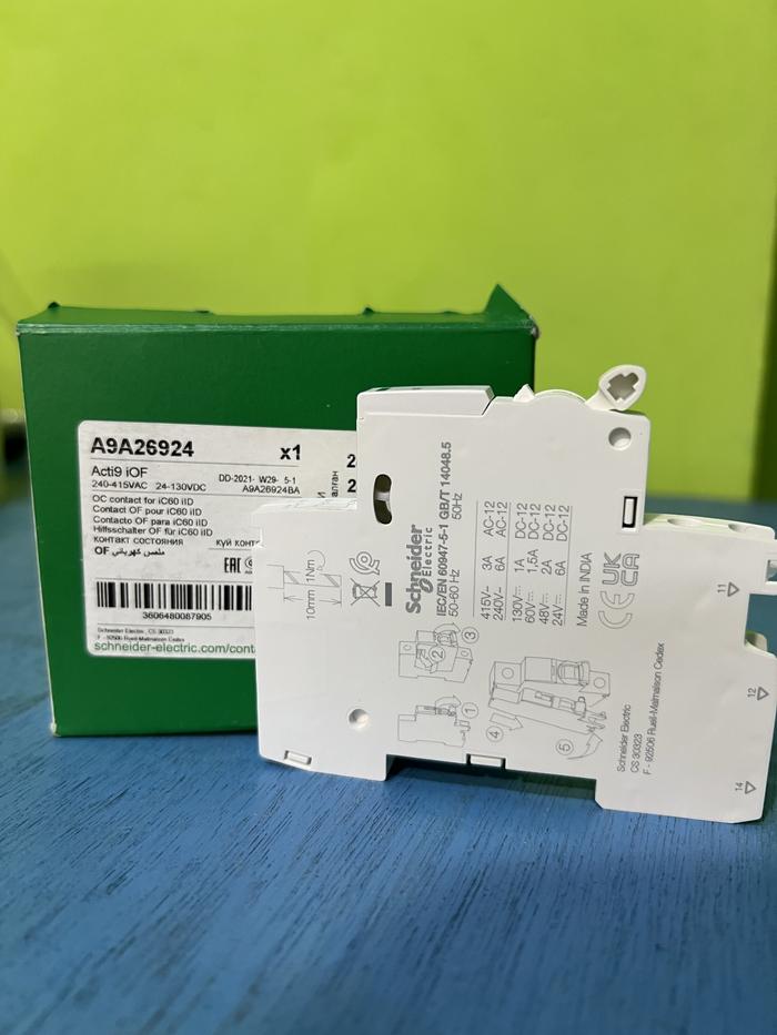 Jual Schneider Auxiliary Contact iOF A9A26924 Original - Jakarta Pusat ...