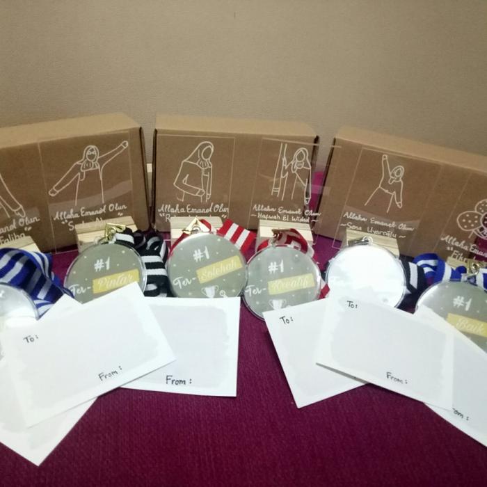 Jual Medali Acrylic Custom gift box hadiah kado ulang tahun wisuda ...