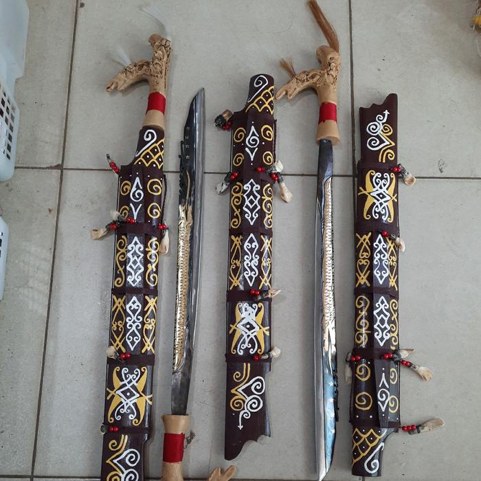 Jual Mandau Khas Suku DAYAK Kalimantan Naga Ukir Panjang 65Cm - Kab ...