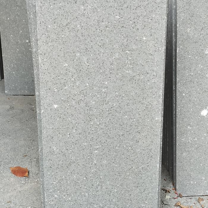 Jual batu andesit sr (abu-abu) UK 20x120 & 40x120 pesenan pak radius 63m² - Kab. Tulungagung ...