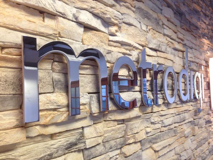 Jual Letter Stainless Huruf Timbul Papan Nama Stainless Steel Spon Eva ...