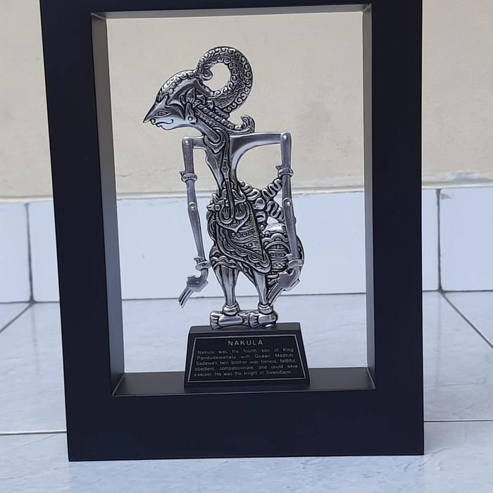 Jual Frame Wayang Perak Hiasan plakat dan Tropy Wayang Nakula Sadewa ...