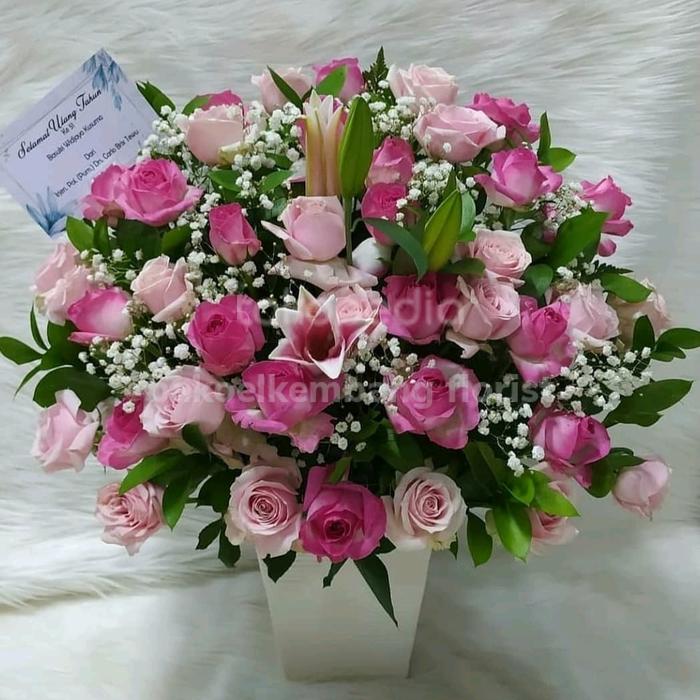 Jual BUNGA MEJA KECIL UK 250 DENGAN MAWAR SEGAR TERHITS - Jakarta ...