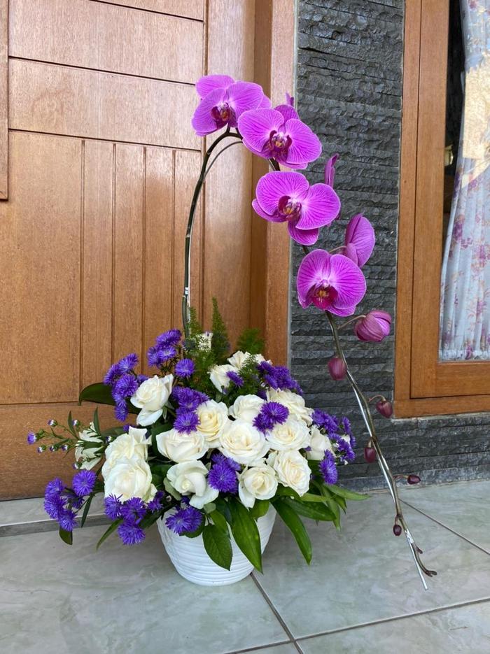 Jual Bunga meja anggrek & rangkaian mawar - Kota Bandung - Sakura ...
