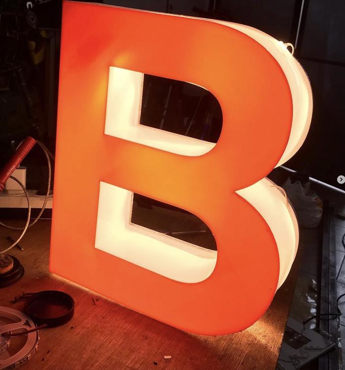 Jual Letter Box tulisan axrylic timbul nyala LED. neonbox akrilik huruf ...