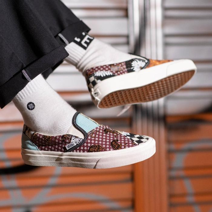woodfield mall vans