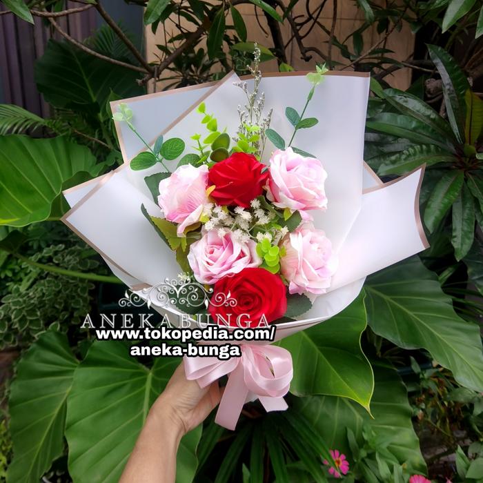Jual Buket Bunga Mawar Plastik Artificial Hand Bouquet Flower Bucket ...