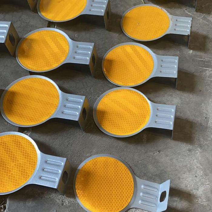 Jual Reflektor Jalan Tol Plat / O Guardrail Reflector Reflective Plat ...