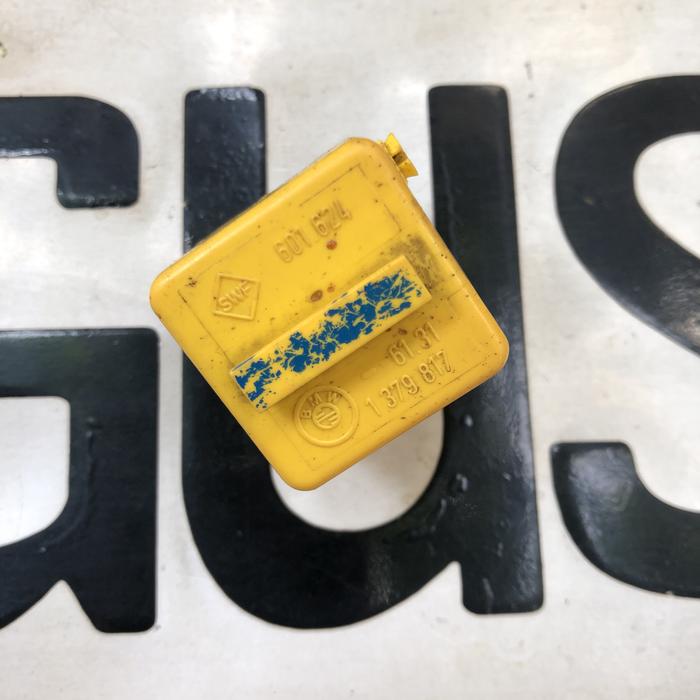 Jual Original Bmw Relay Kuning Kaki 2 1379817 - Kota Depok - Fenomena ...
