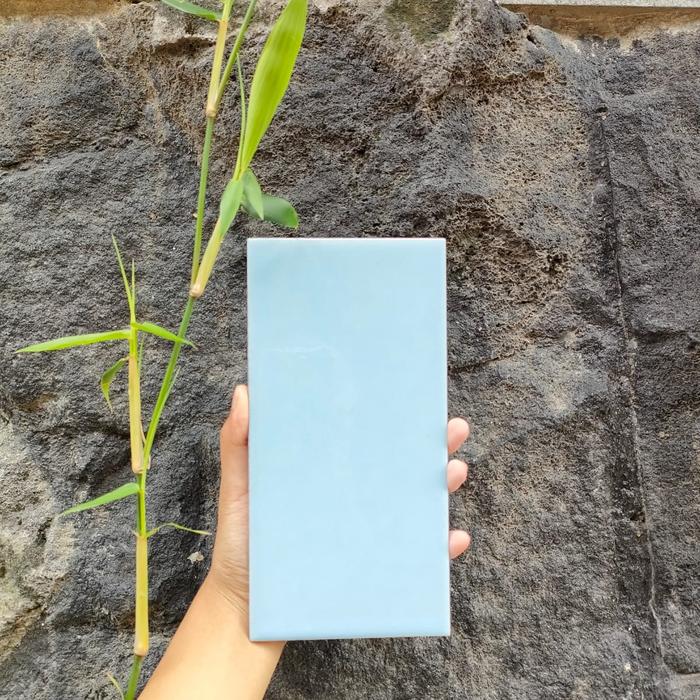 Jual Keramik Mustika Subway 10x20 Biru Glossy - Backsplash Tile - Kota ...