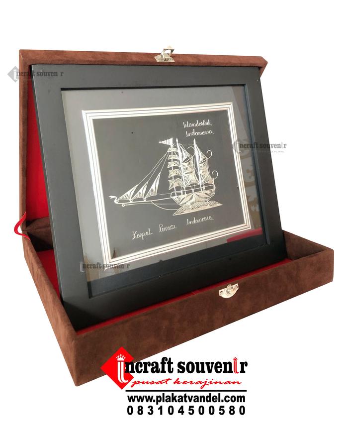 Jual PLAKAT FRAME KAYU KAPAL PINISI TEMBAGA K24 - Kota Yogyakarta ...