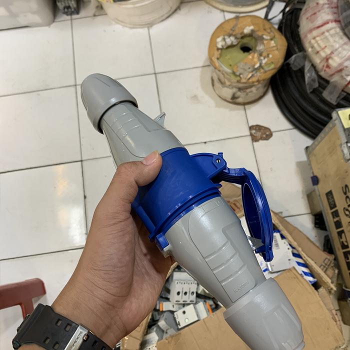 Jual Legrand 555214 Mobile Mounting Socket 1phase 32A 3pin Ip44 2p+E ...