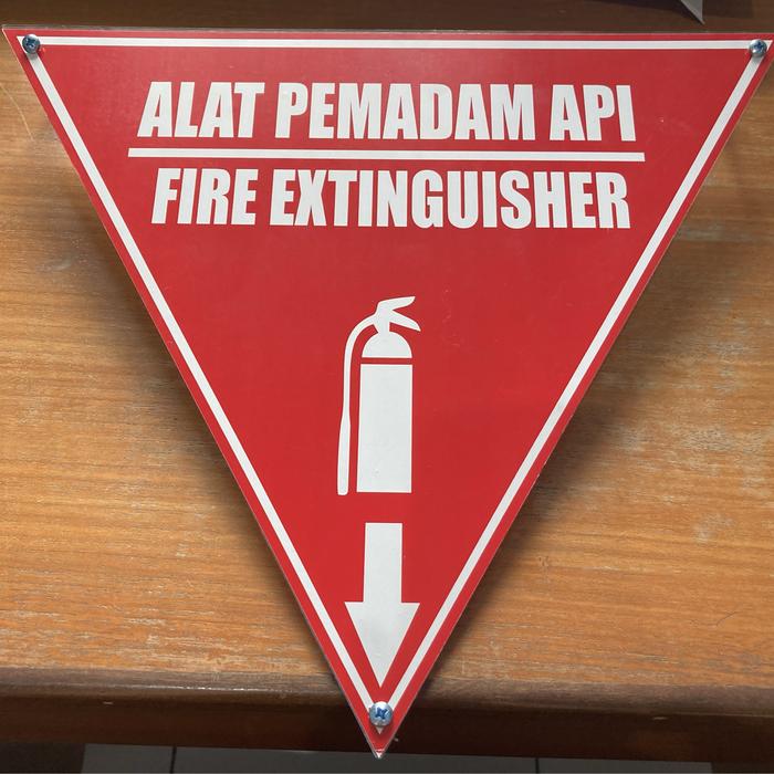 Jual Segitiga Tanda Alat Pemadam Api + Acrylic + Baut dan Fischer ...