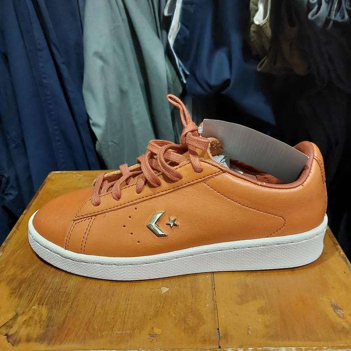 Jual Sepatu Sneakers Pria Converse One Star Leather Original MAP - Kab ...