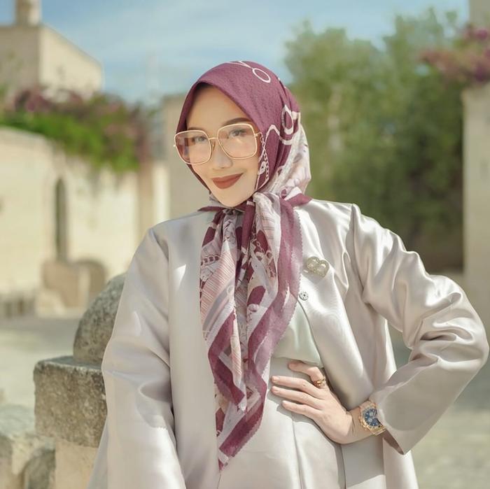 Jual buttonscarves x diana dsaks the chain II La Bella Nera, Hibiscus, Navy - Hibicus - Kota ...