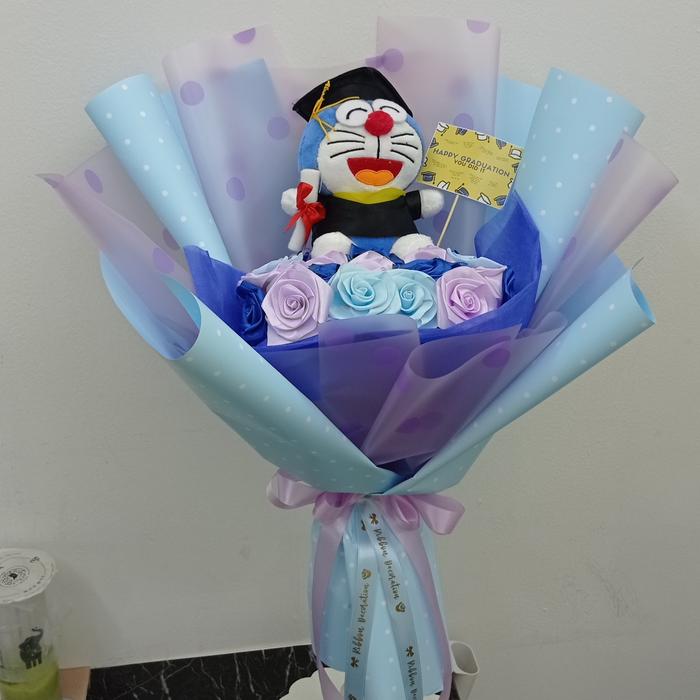 Jual Doraemon Wisuda, Baca Caption, Boneka Doraemon SNI, Graduation ...
