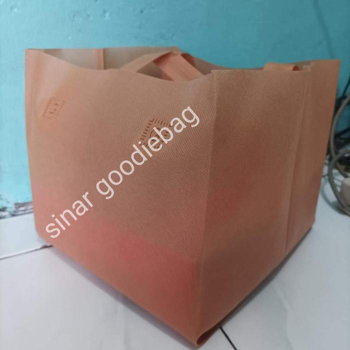 Jual tas hls press box 22x22 isi 12pcs tas spunbond tas box nasi tas besek - Kuning - Jakarta ...