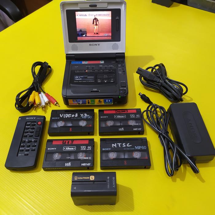 Jual VIDEO WALKMAN SONY GV-D800E BISA PLAYBACK 4 JENIS KASET2 LAMA ...